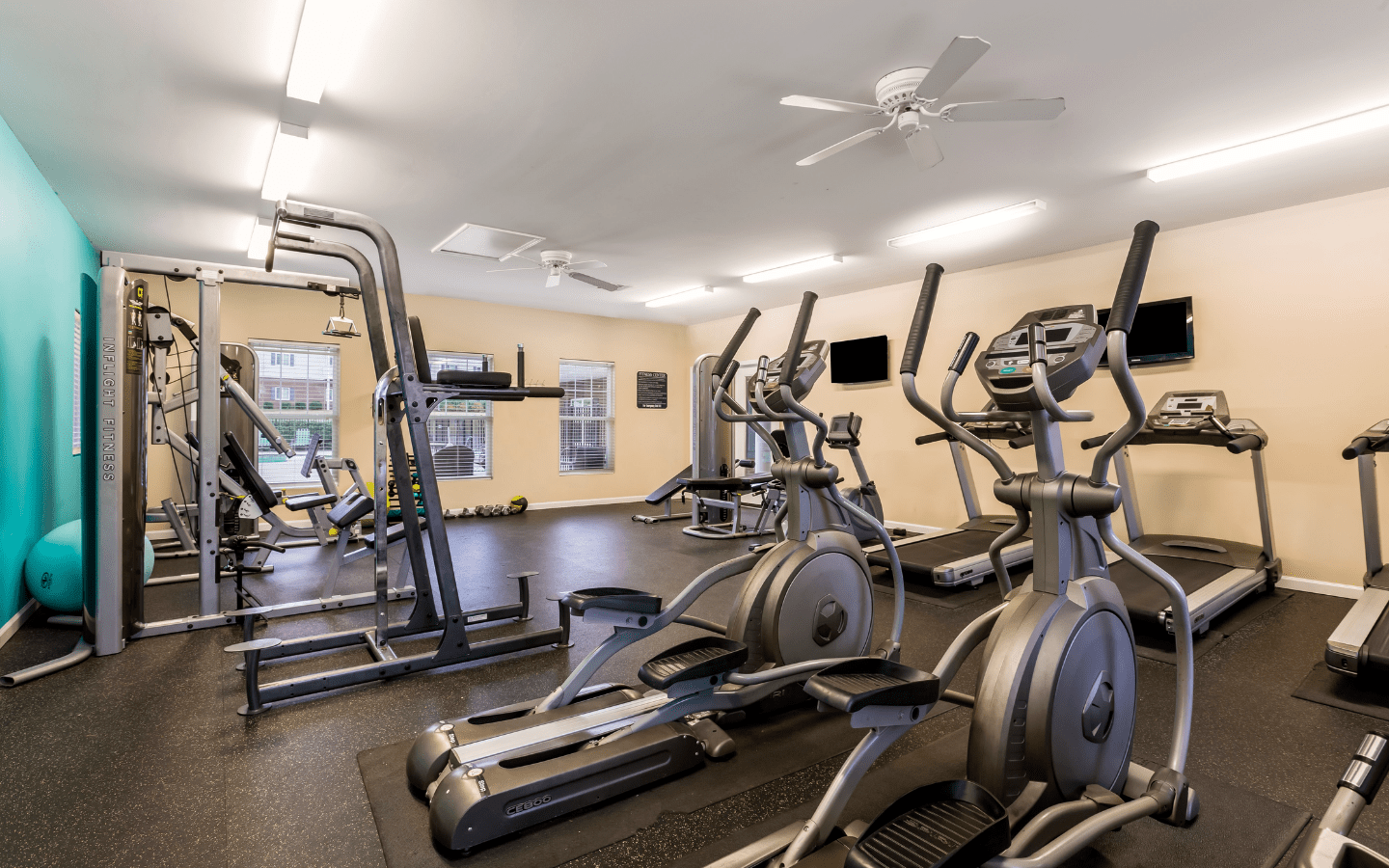 Summit on 401 - Stay Furnished